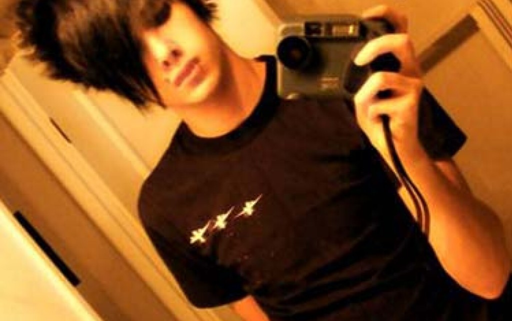 Ghid de stil Emo: Cum sa te imbraci in stilul emo – Fashion Sales